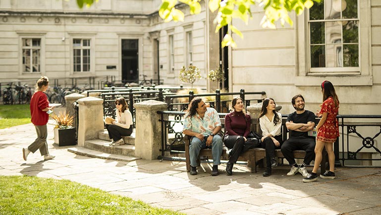 ¿En qué consiste la beca Chevening? | British Council